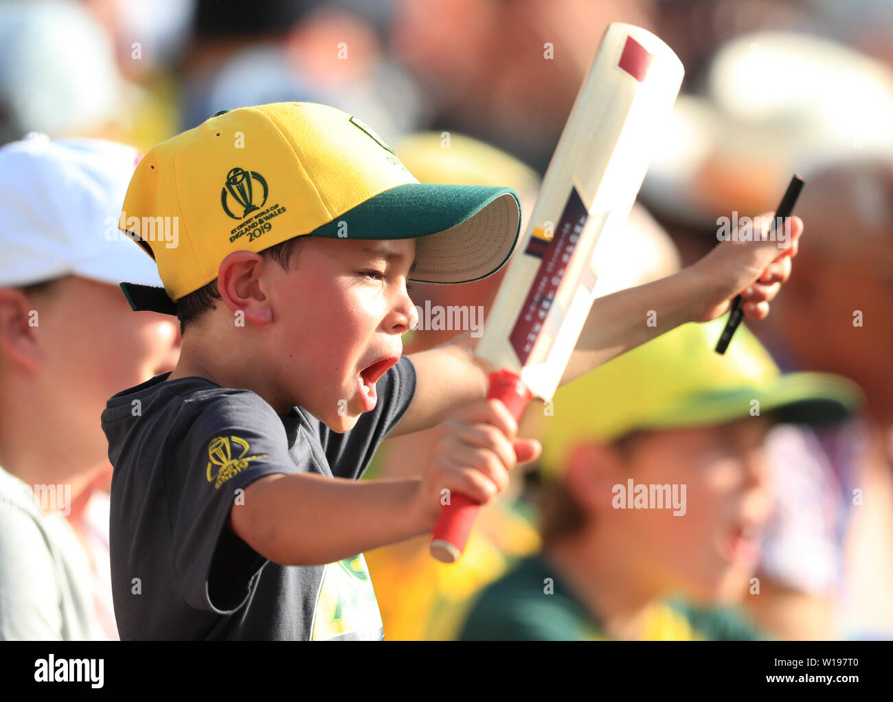 Cricket fan australia young hi-res stock photography and images - Alamy