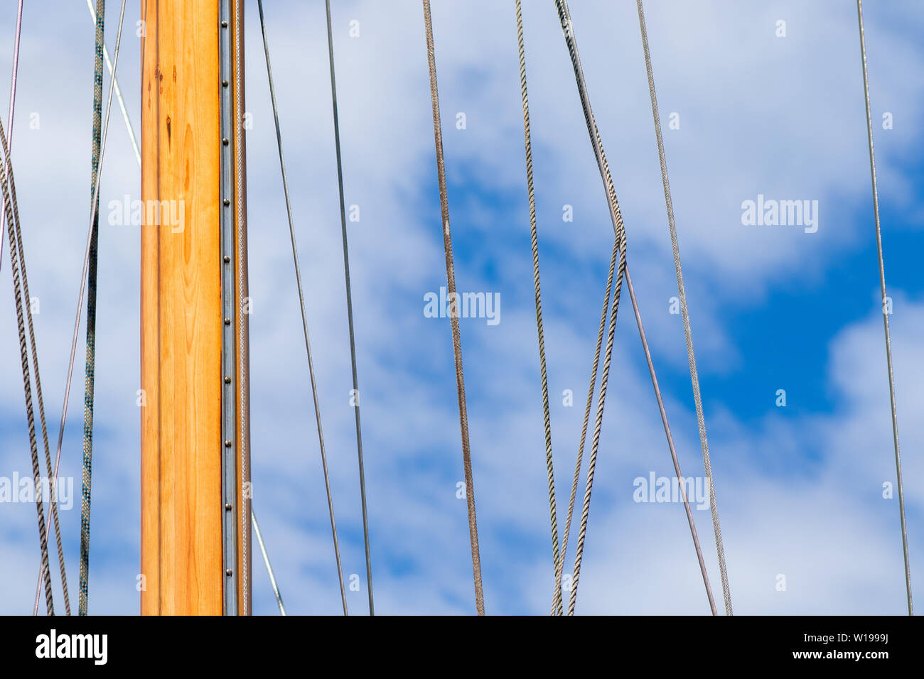 Ship mast hi-res stock photography and images - Alamy