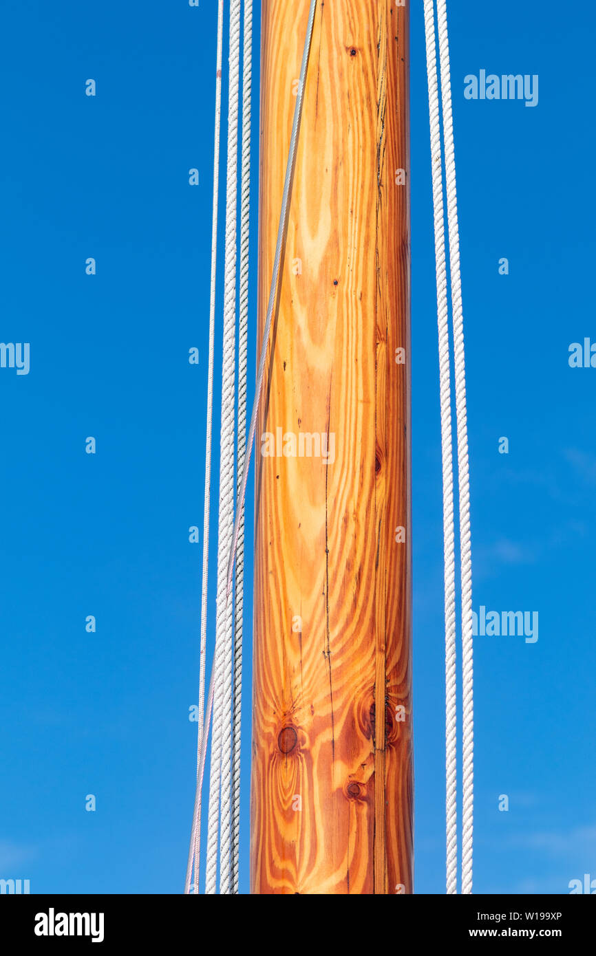 Detail mast wooden sailing boat hi-res stock photography and images - Alamy
