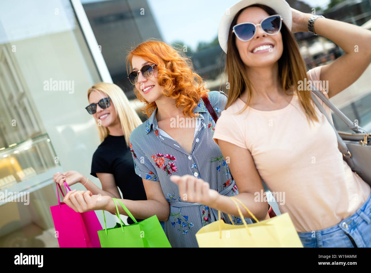 Group of happy smiling friends shopping in the city Stock Photo - Alamy