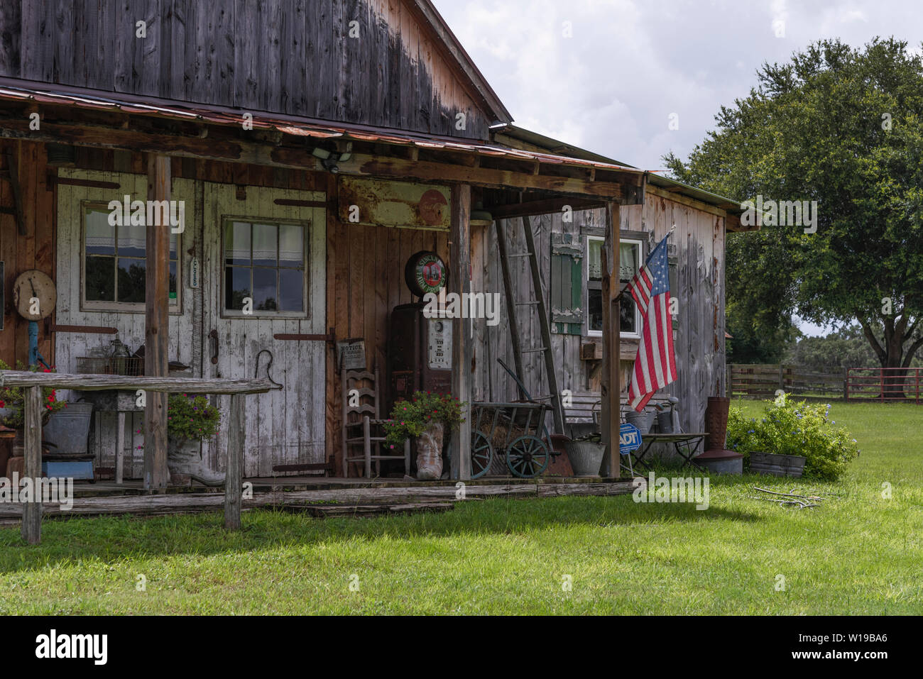 American farm house hi-res stock photography and images - Alamy