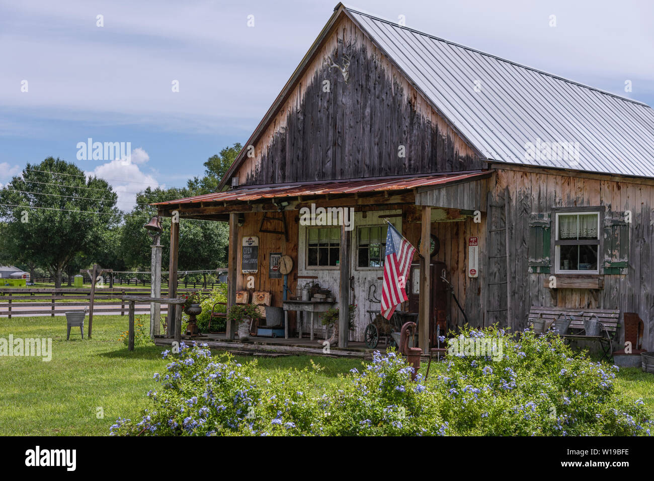 Old Quaint Decorated Farm House Florida, USA Stock Photo - Alamy