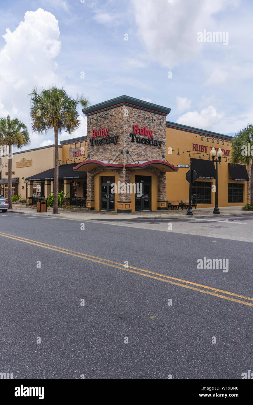 Ruby Tuesday Restaurant Storefront Stock Photo - Alamy