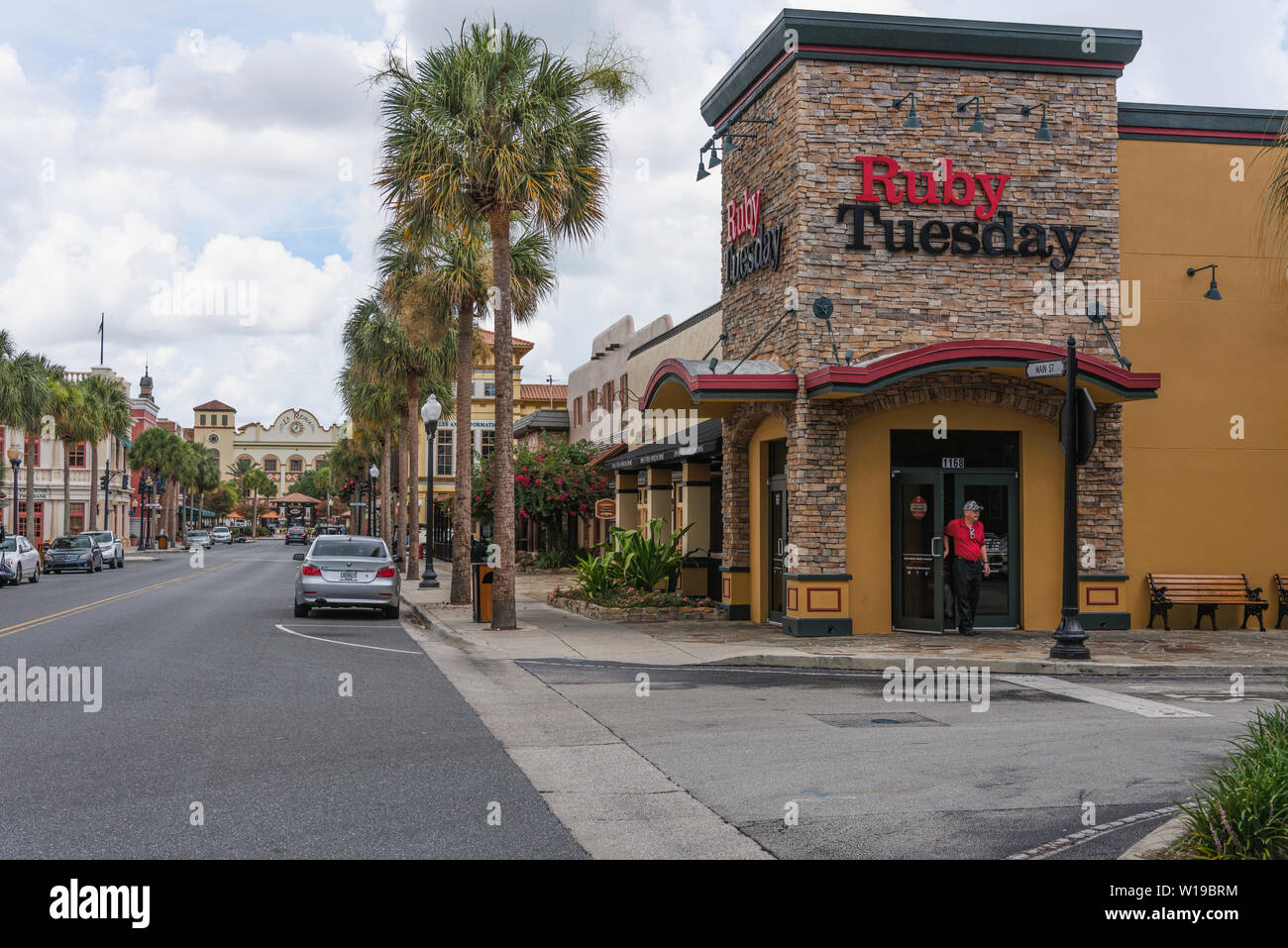 Ruby Tuesday Restaurant Storefront Stock Photo - Alamy