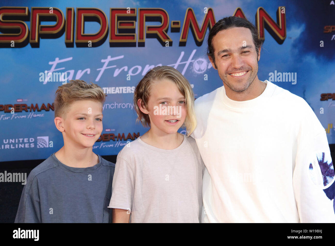 Pete wentz and children hi-res stock photography and images - Alamy