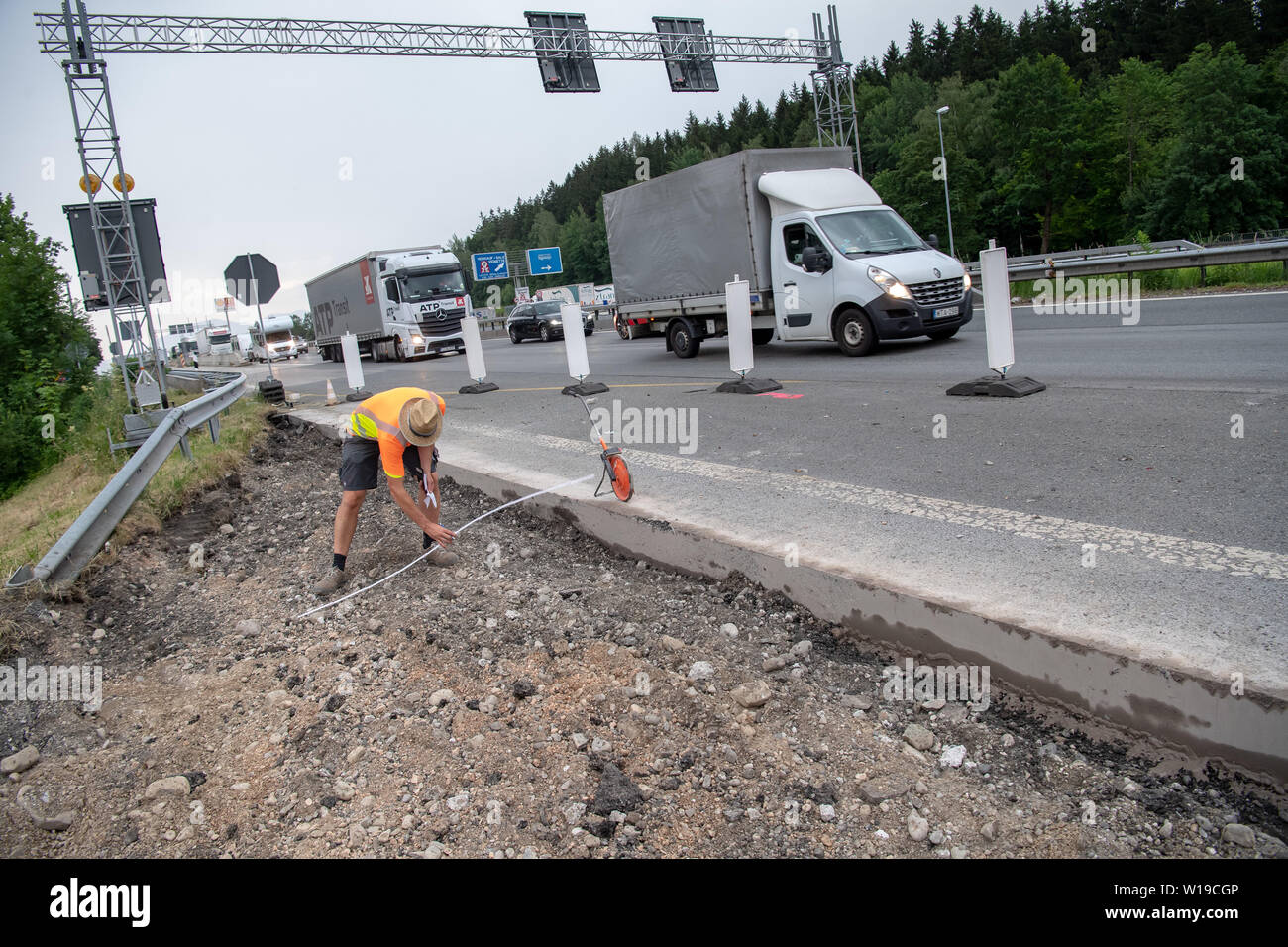 Border checkpoints hi-res stock photography and images - Alamy