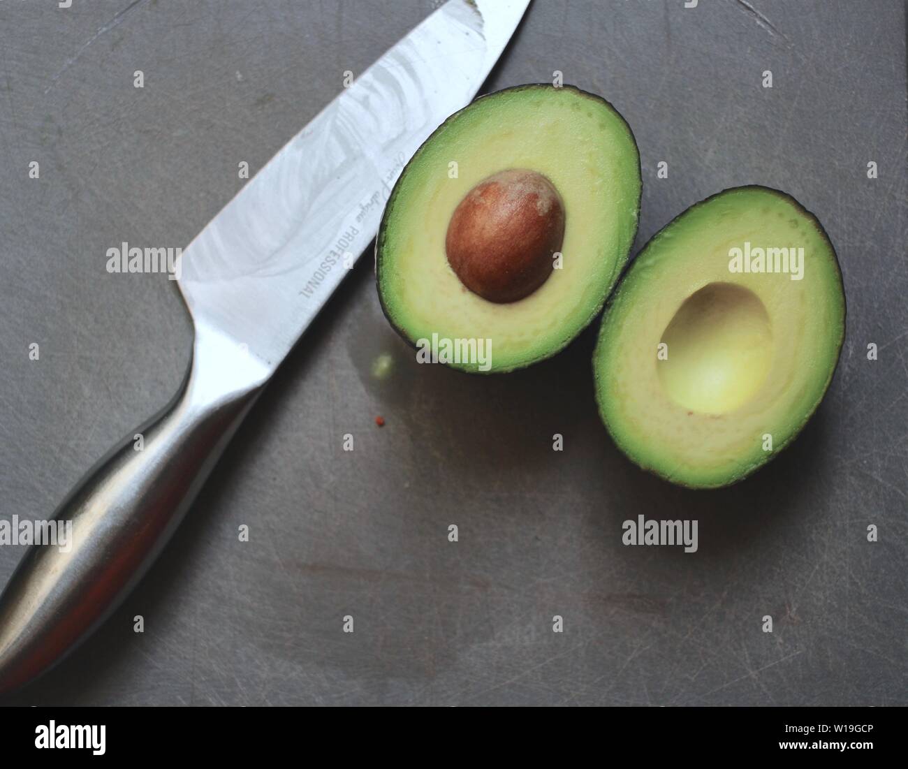 Avocado sliced hi-res stock photography and images - Alamy