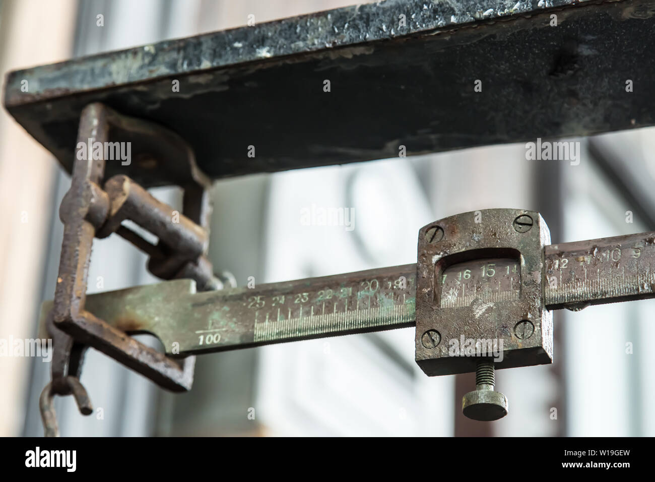 Platform scales hi-res stock photography and images - Alamy