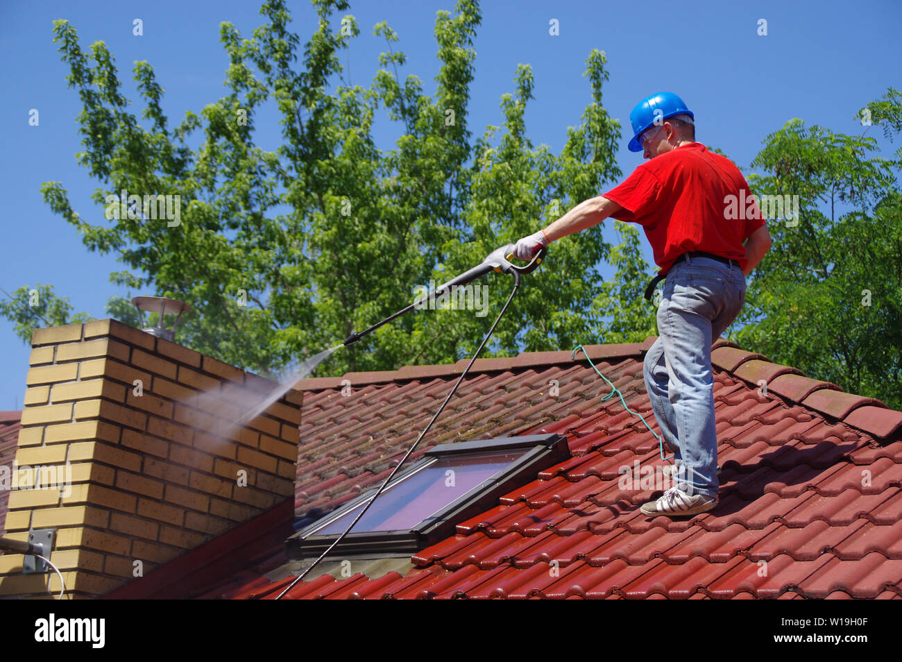 Pressure washer worker hi-res stock photography and images - Alamy