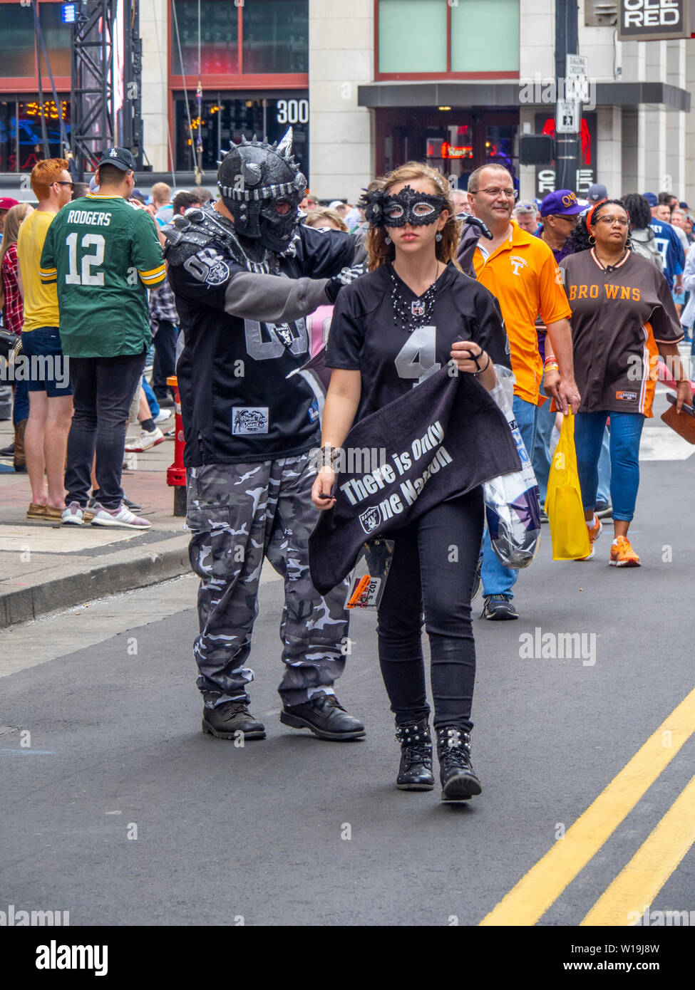 Oakland raiders fans hi-res stock photography and images - Alamy