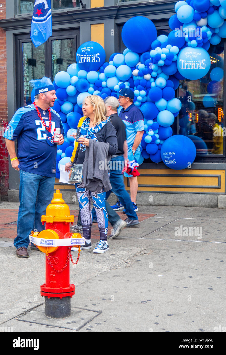 Fire hydrant balloon hi-res stock photography and images - Alamy