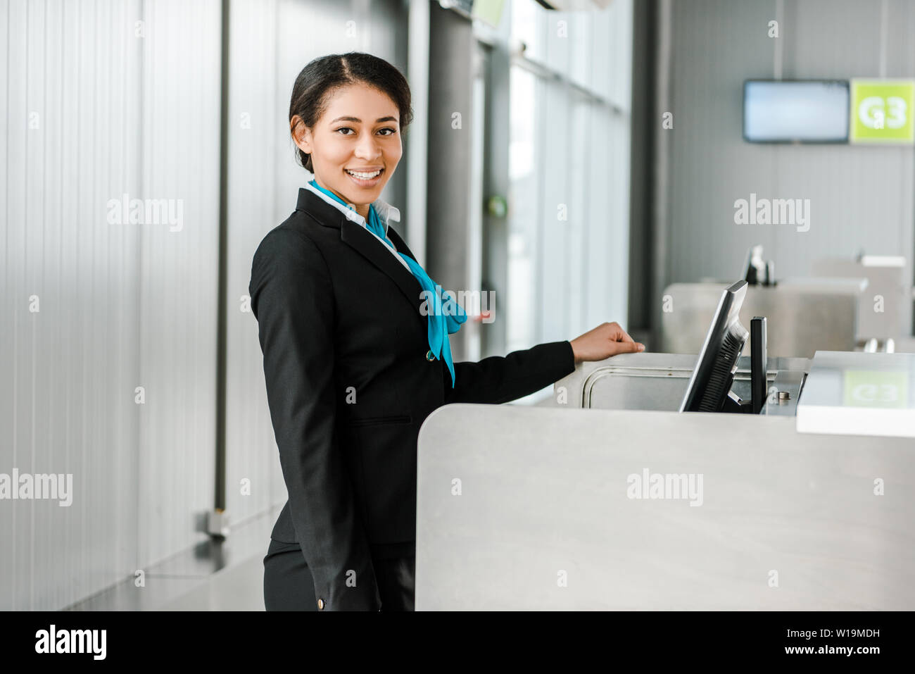 Woman standing airport check in desk hi-res stock photography and ...