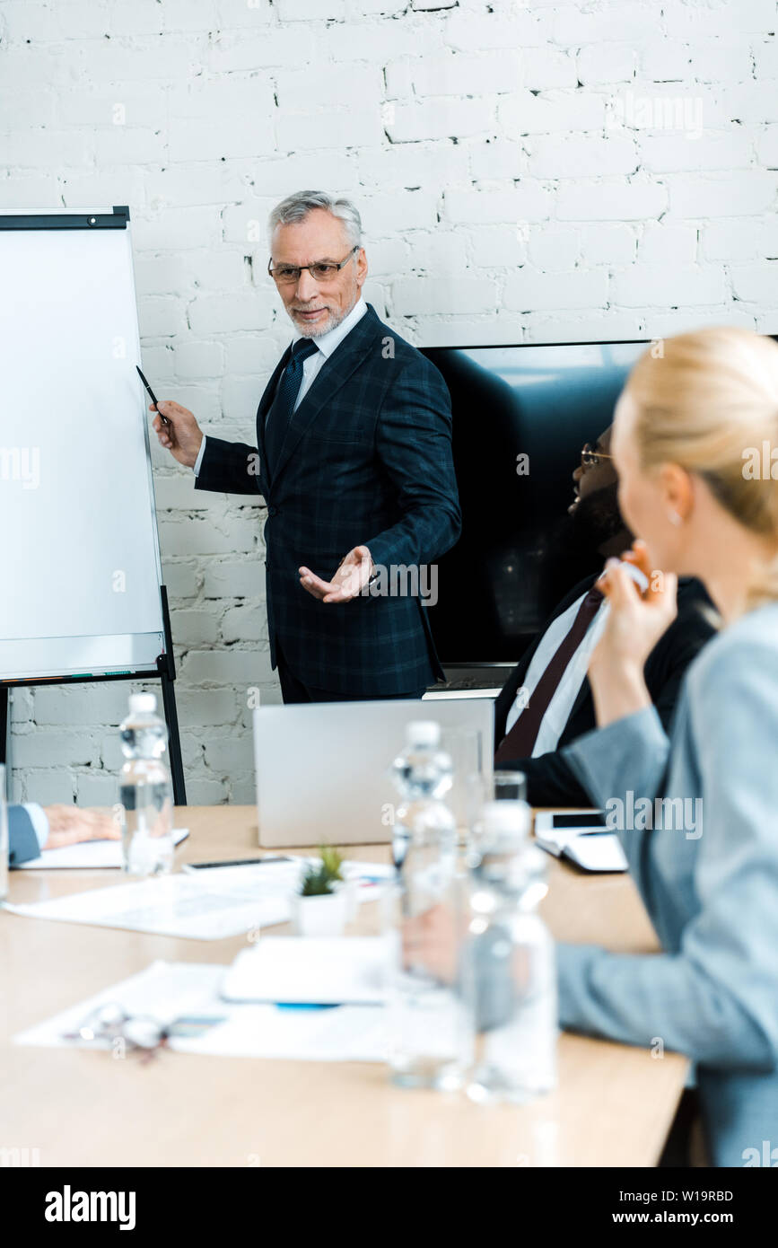 Coach pointing team hi-res stock photography and images - Alamy