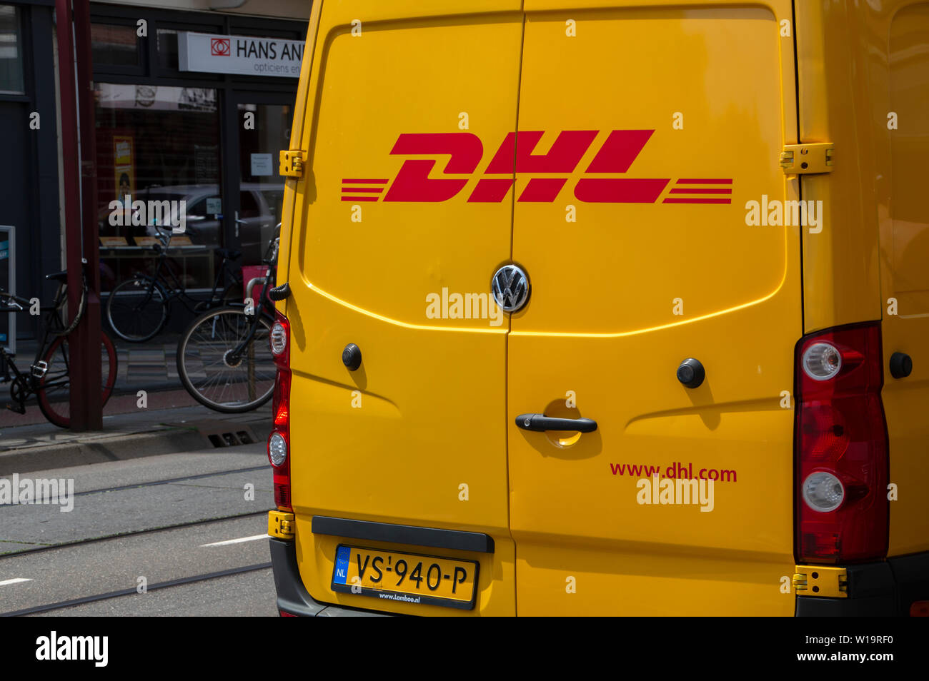 Dhl logo on van hi-res stock photography and images - Alamy
