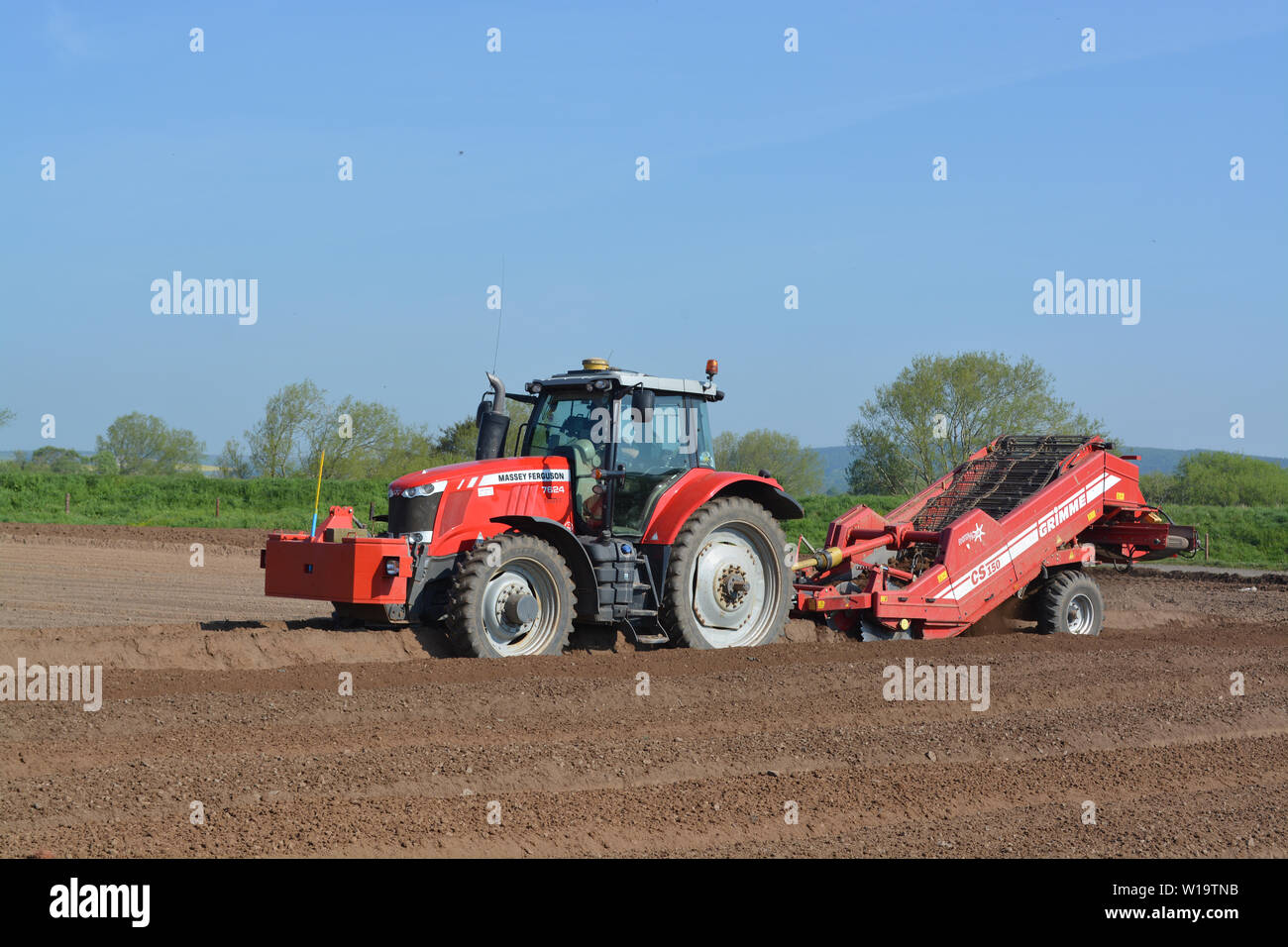 Massey Ferguson 7624 Tractor Stock Photo - Alamy