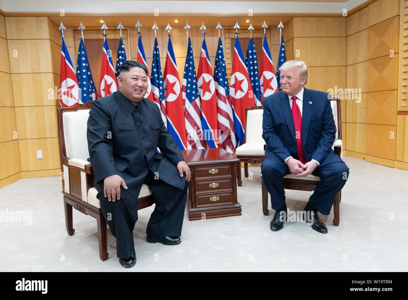 Un meeting asian hi-res stock photography and images - Alamy