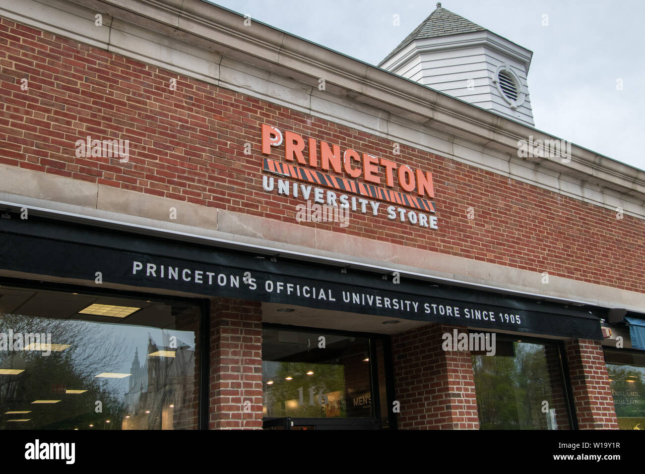 Awnings Entrance Building High Resolution Stock Photography and Images ...
