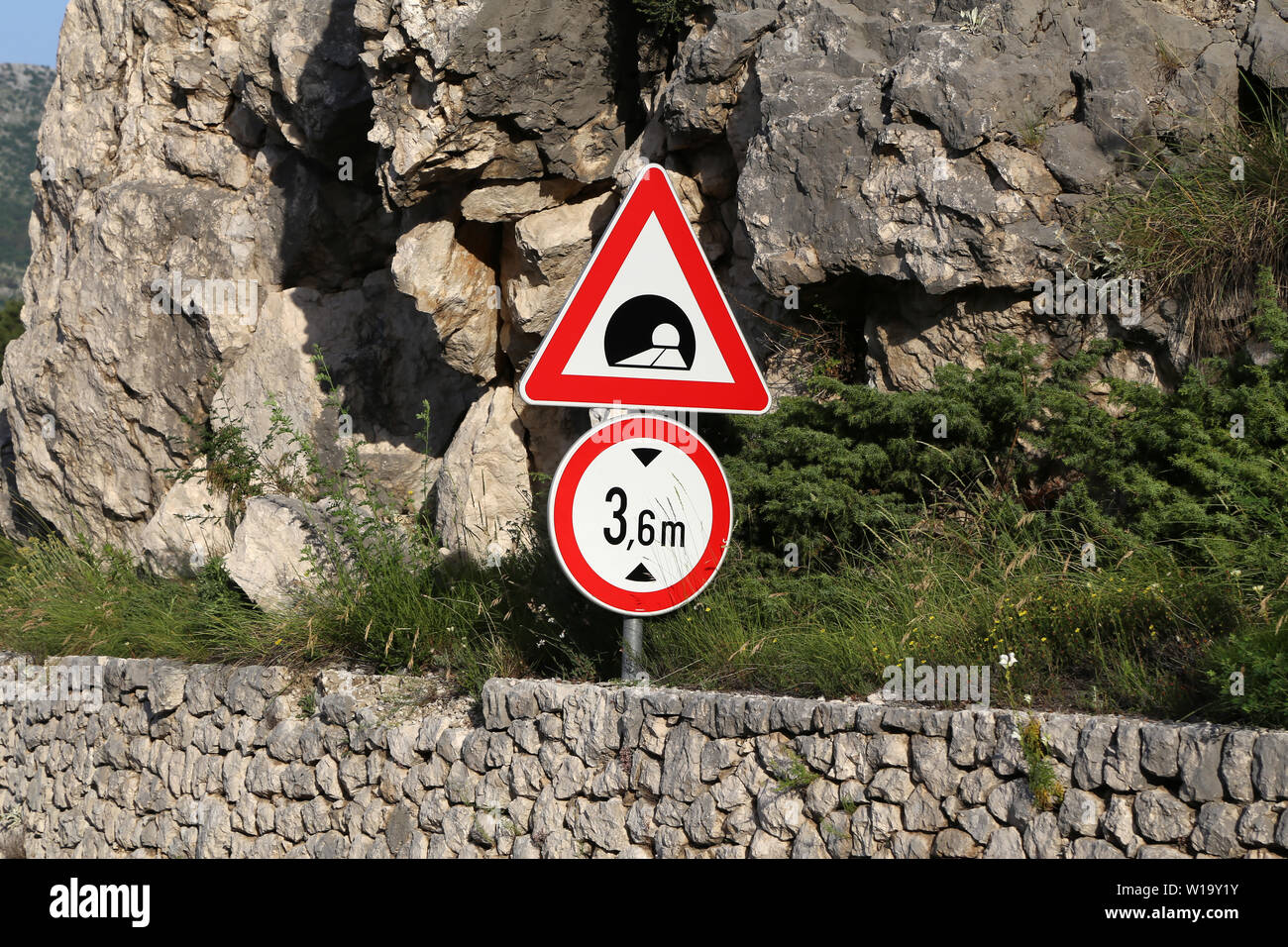 Tunnel Road Sign High Resolution Stock Photography and Images - Alamy