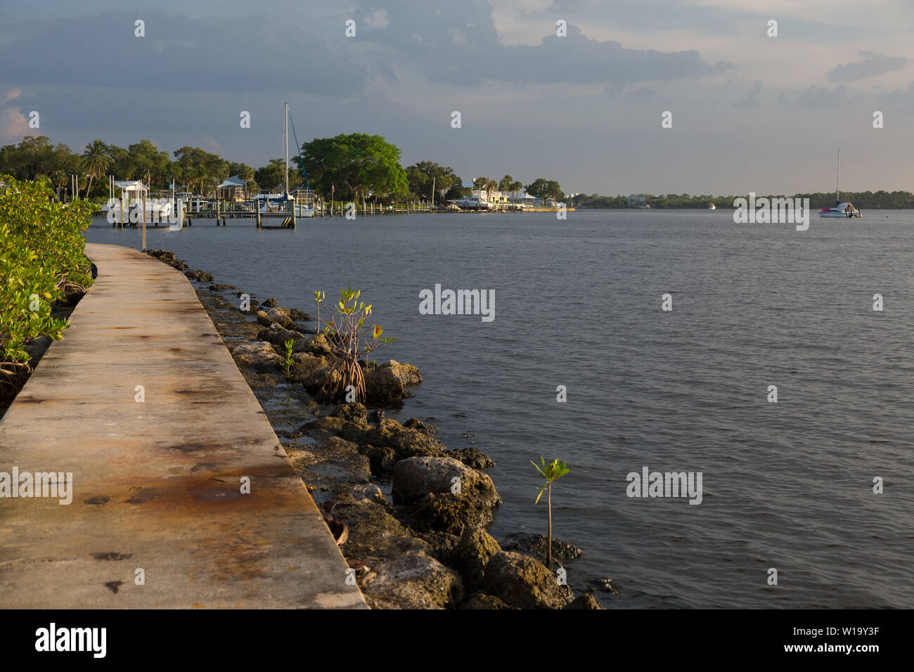 Inviting Pathway Stock Photos & Inviting Pathway Stock Images - Alamy