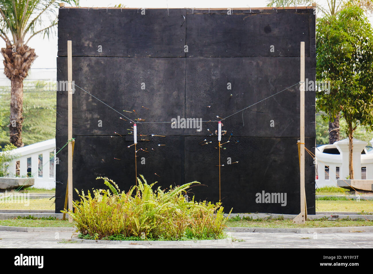 Javanese practicing Jemparingan, Mataram Kingdom's traditional archery ...