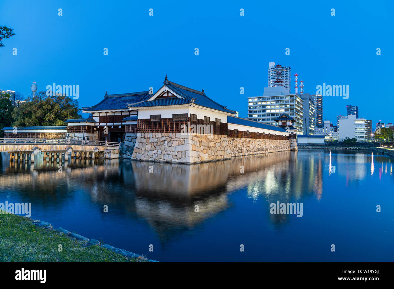 Illuminated Hiroshima Castle. The main yaguramon gate, gate with turret ...
