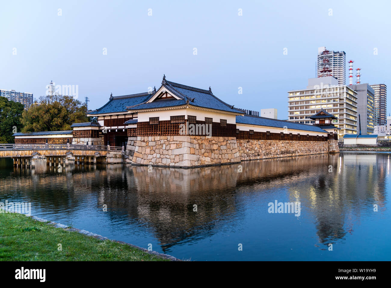 Illuminated Hiroshima Castle. The main yaguramon gate, gate with turret ...