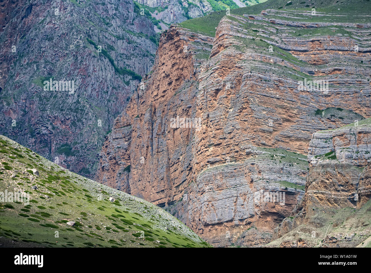 Rock layers hi-res stock photography and images - Alamy
