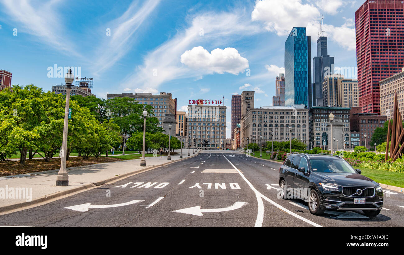 Typical Chicago street view with iconic buildings - CHICAGO, USA - JUNE ...