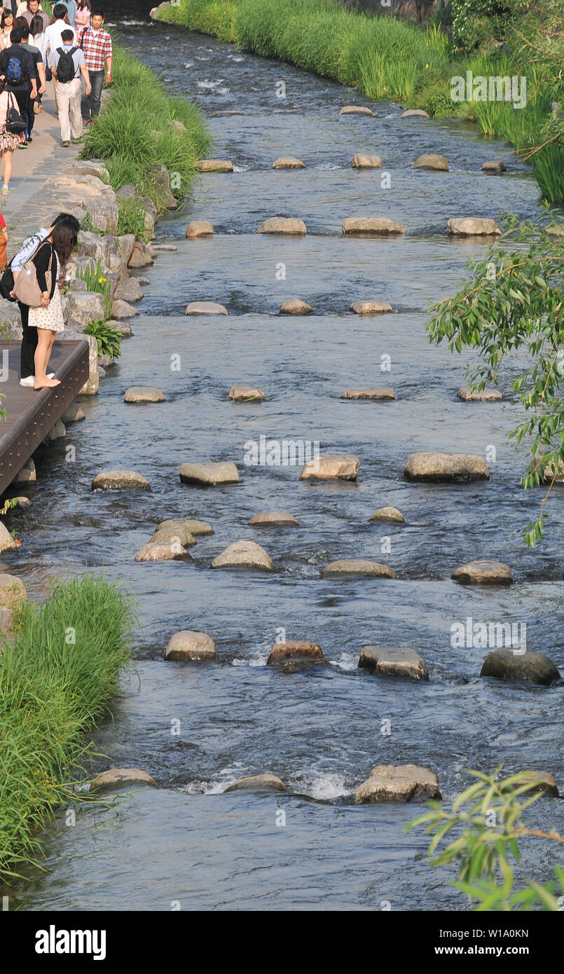 Cheonggyecheon river promenade seoul hi-res stock photography and ...