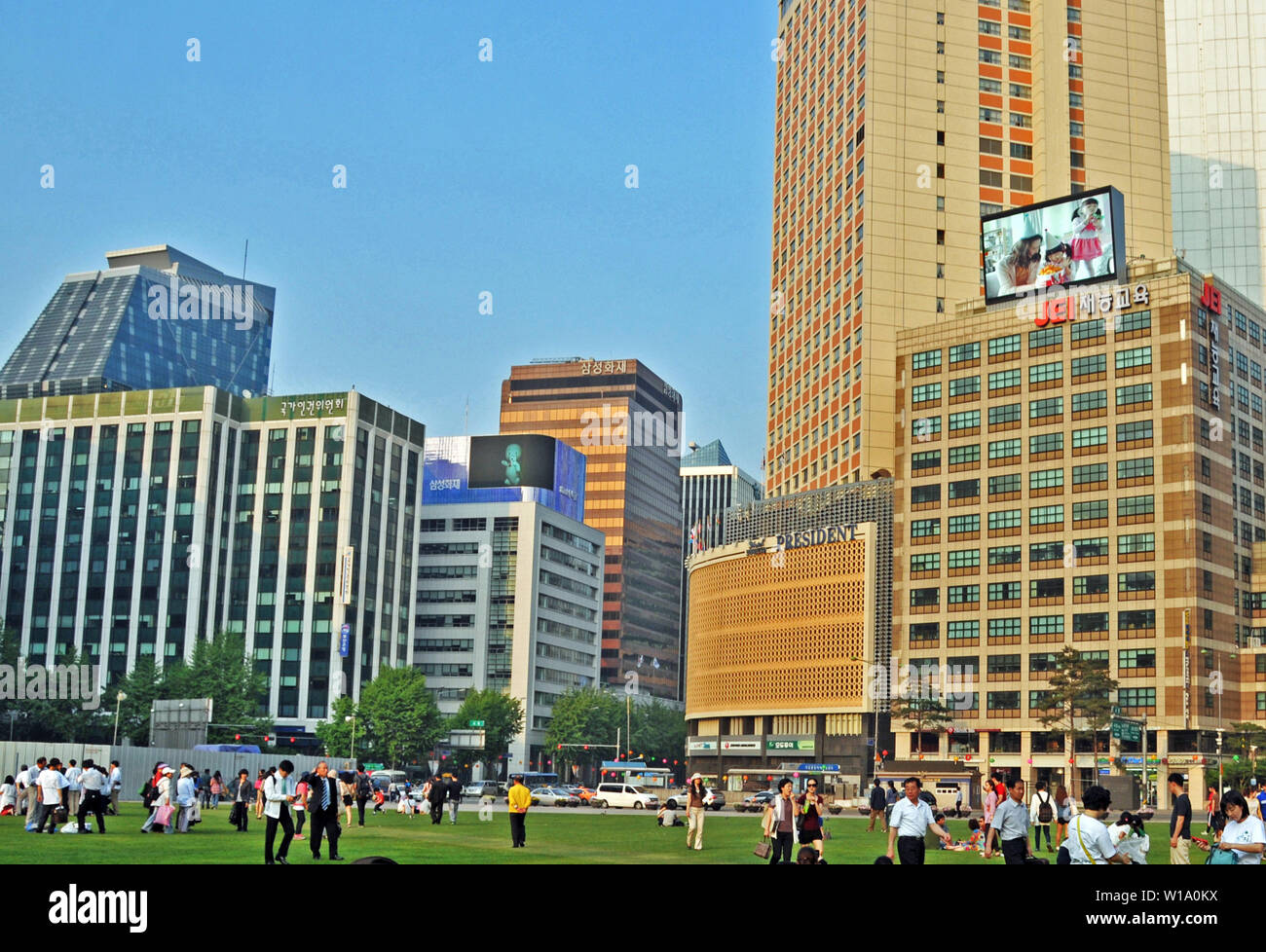 Seoul square hi-res stock photography and images - Alamy