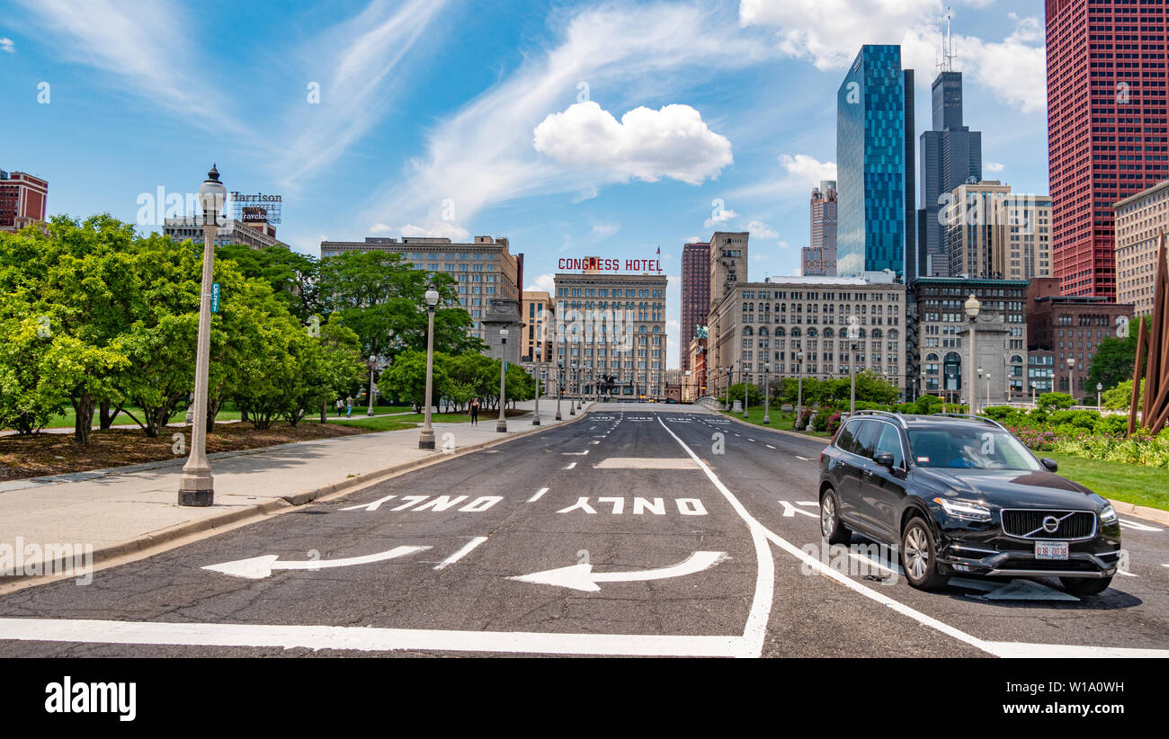 Typical Chicago street view with iconic buildings - CHICAGO, USA - JUNE ...