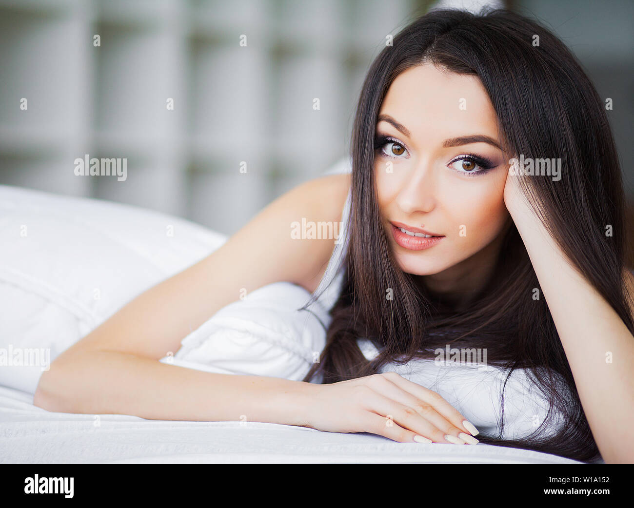 Happy morning. Portrait of a smiling pretty young brunette woman ...
