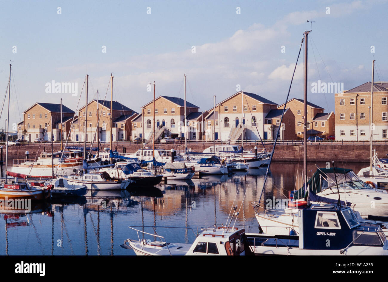 Boats and Housing at Penarth Marina Stock Photo - Alamy