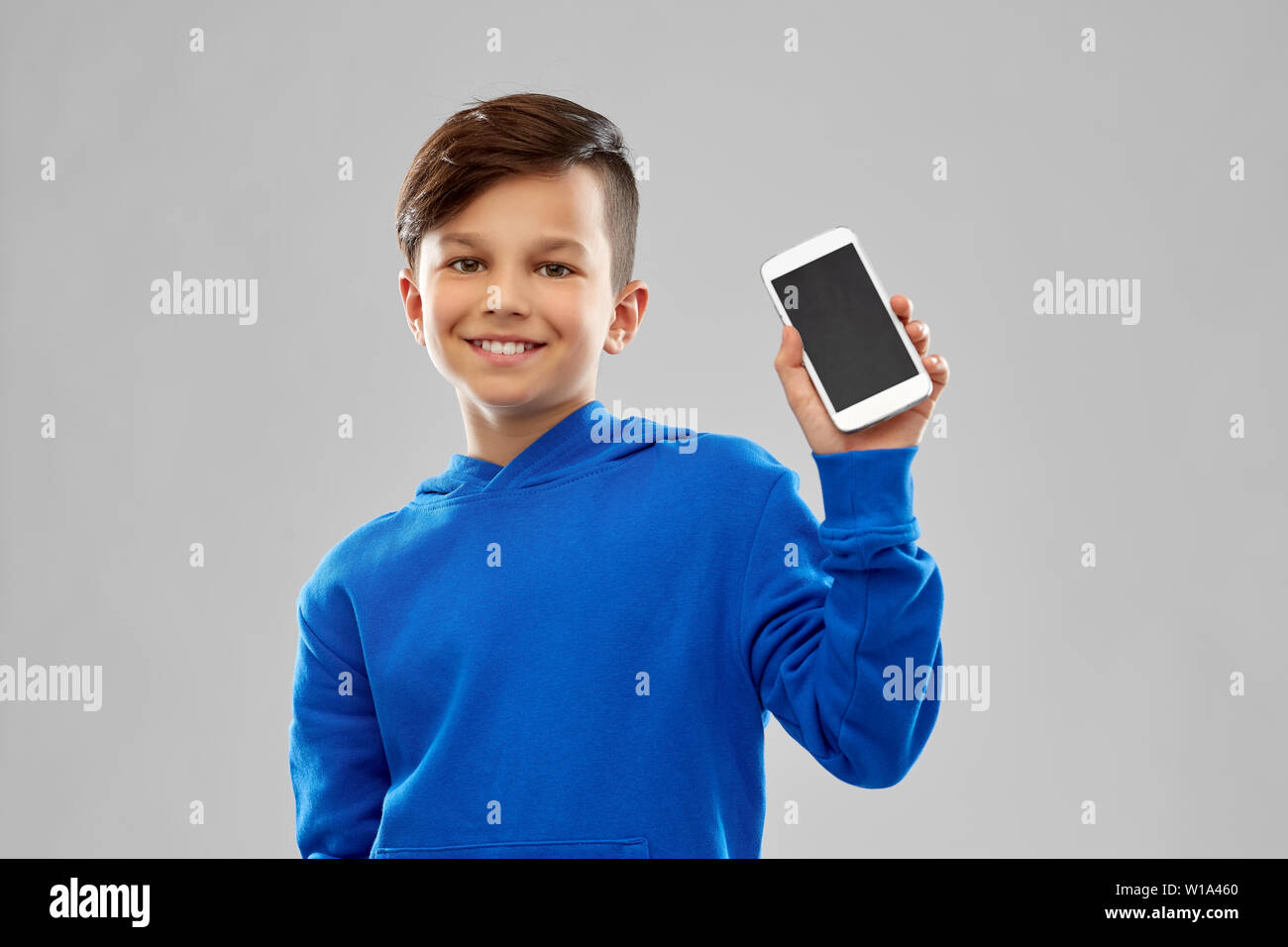 Pre teen boy showing mobile phone hi-res stock photography and images ...