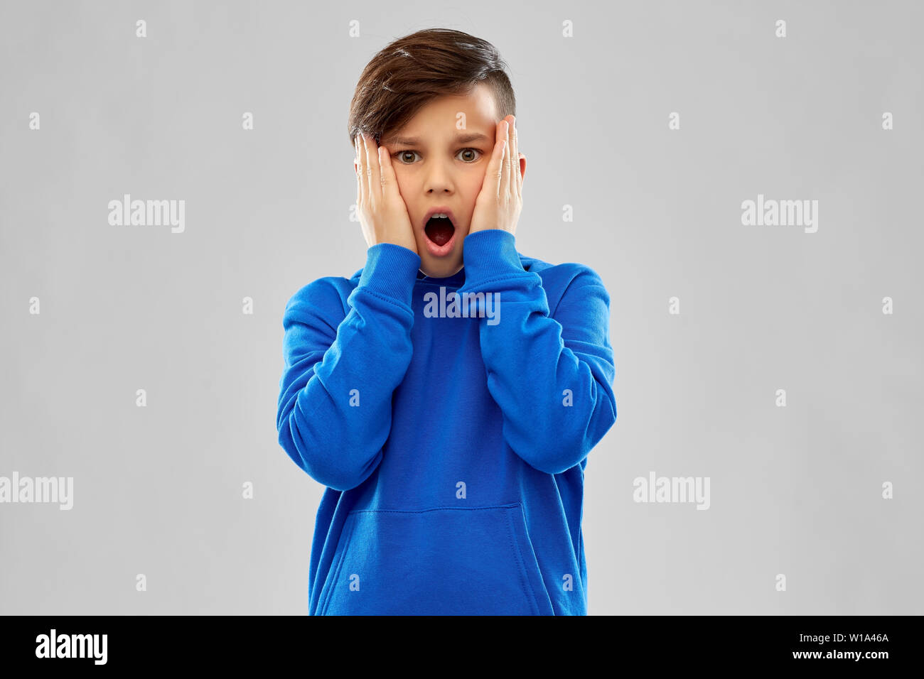 Boy preteen scared hi-res stock photography and images - Alamy