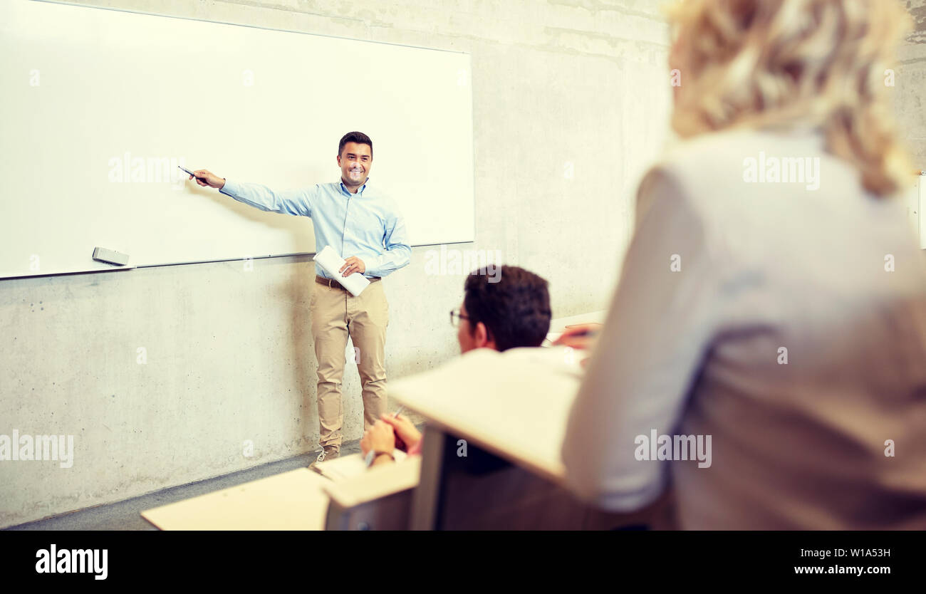 group of students and teacher at lecture Stock Photo - Alamy