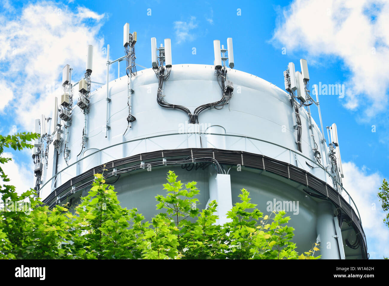 Cellular antennas hi-res stock photography and images - Alamy