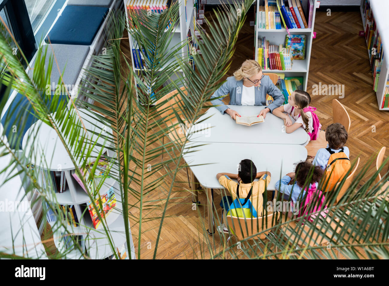 Group overhead children kids hi-res stock photography and images - Alamy