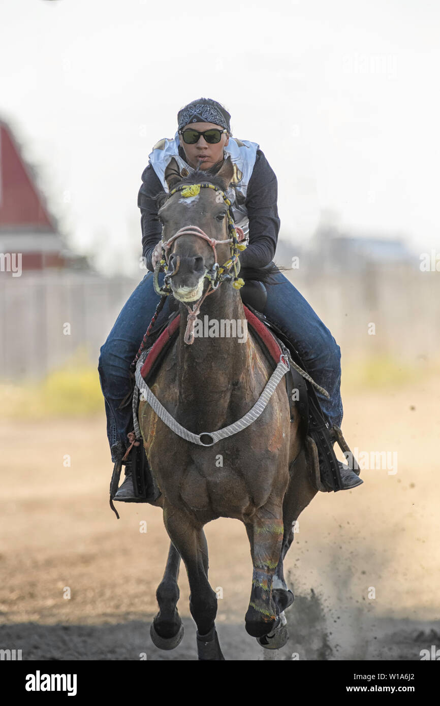 Lady Warrior Race at the Blackfoot First Nations Indian Relay (horse ...
