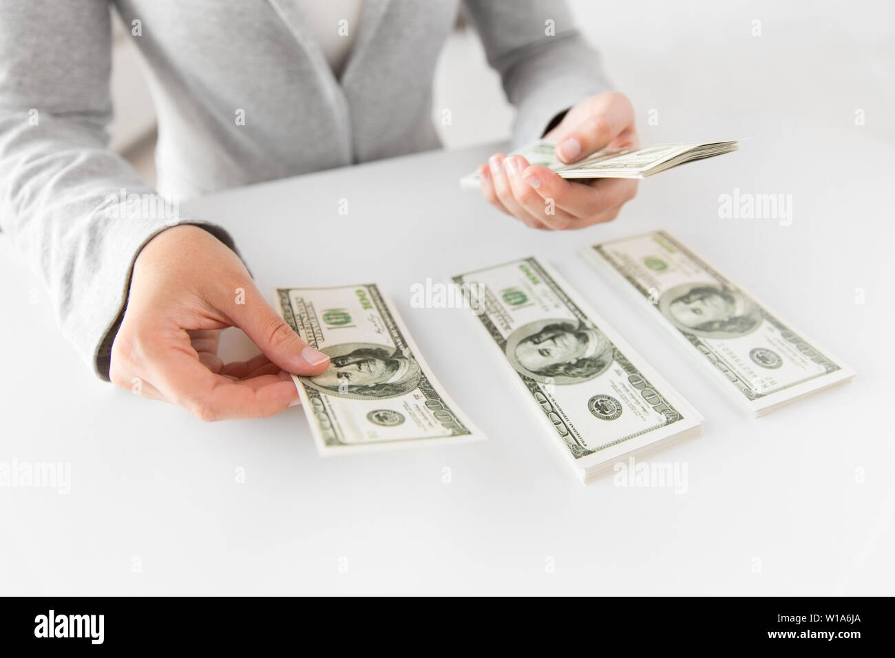 Counting out money hi-res stock photography and images - Alamy