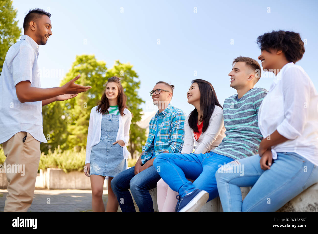 Couple friends talking campus hi-res stock photography and images - Alamy