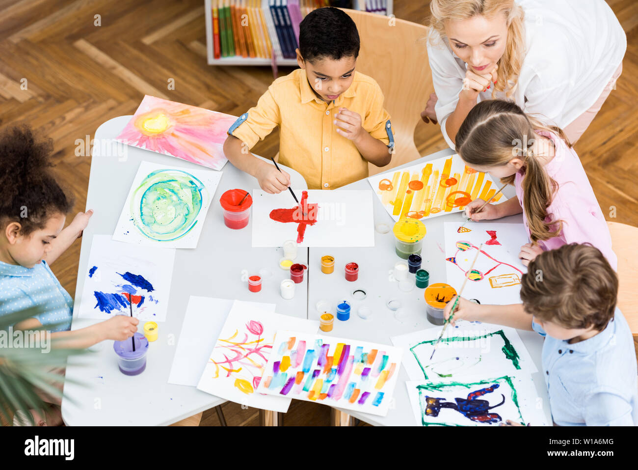 Multicultural kids painting hi-res stock photography and images - Alamy
