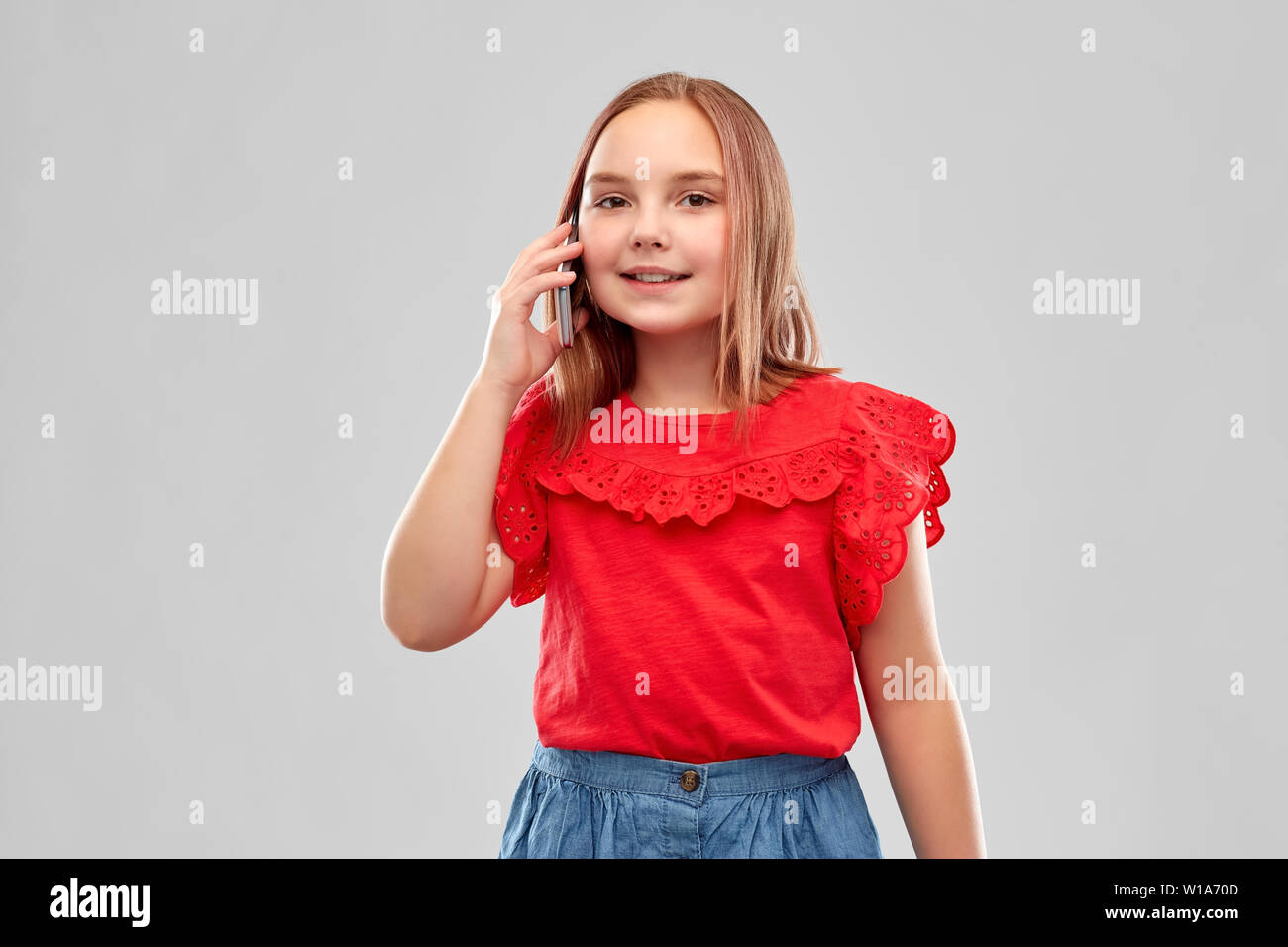 beautiful smiling girl calling on smartphone Stock Photo - Alamy