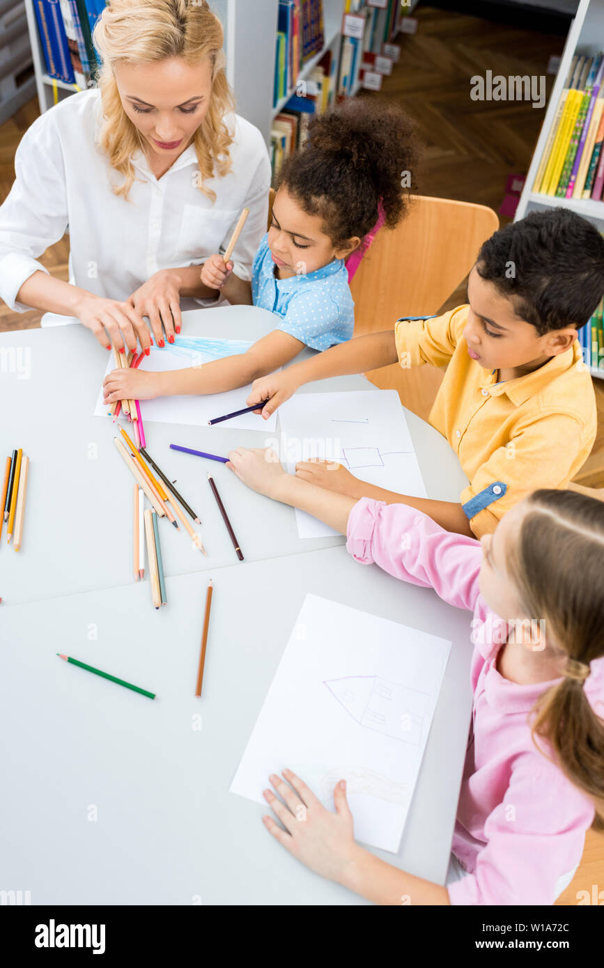 Group overhead children kids hi-res stock photography and images - Alamy