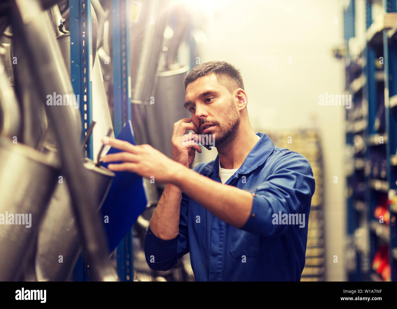 auto mechanic with clipboard at car workshop Stock Photo - Alamy