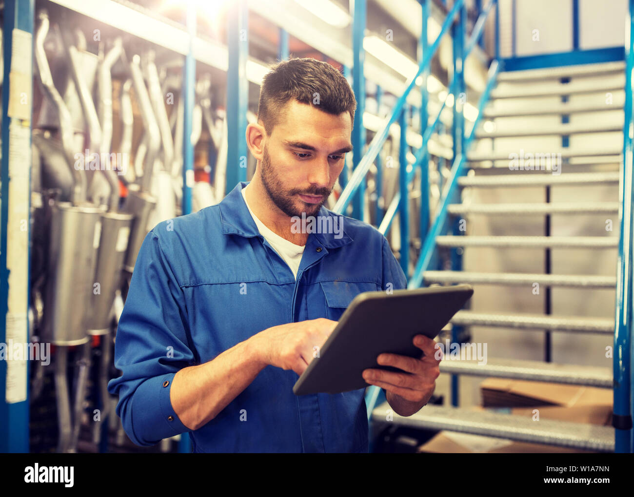 Auto mechanic smith tablet hi-res stock photography and images - Alamy