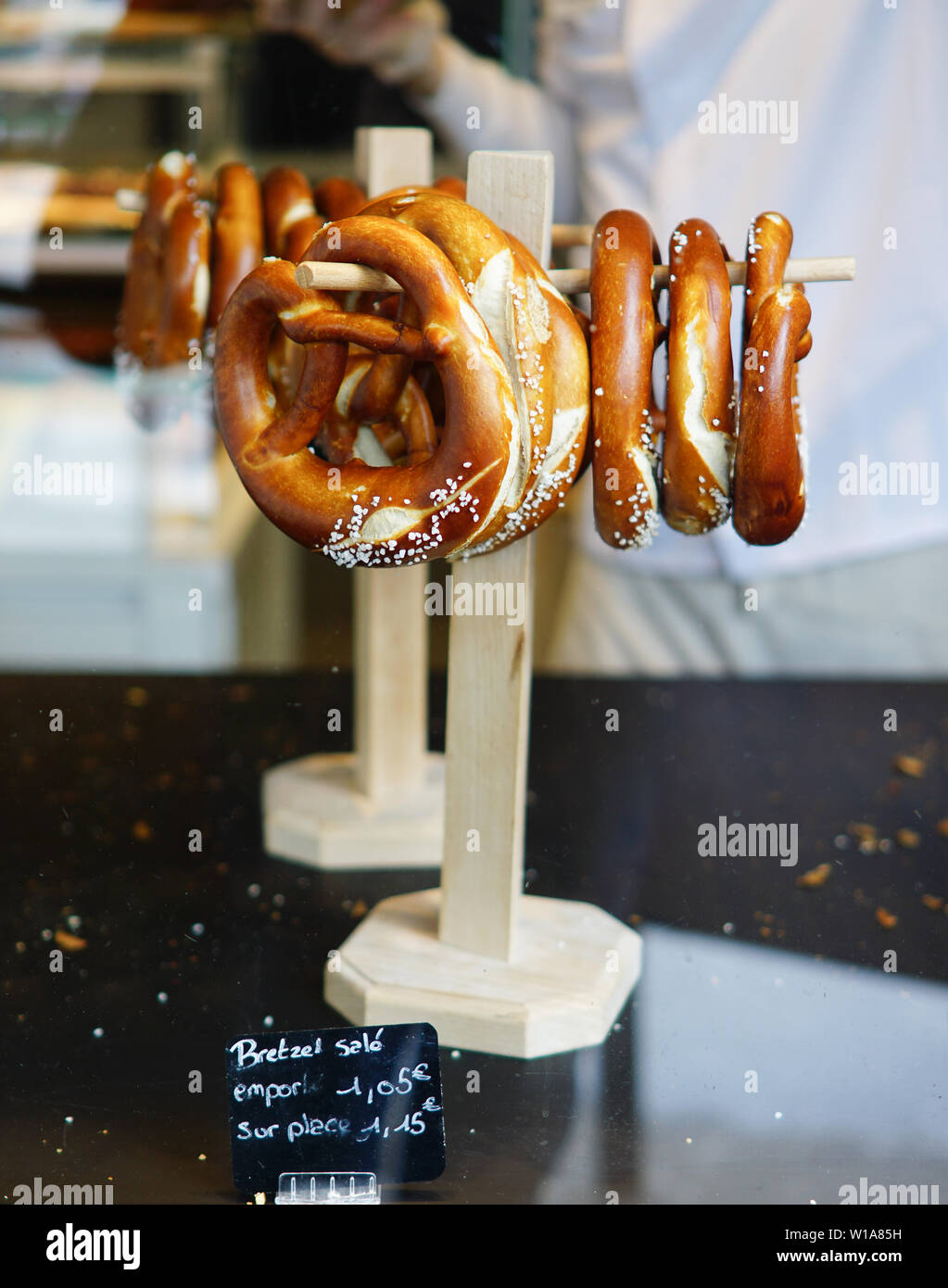 Pretzel shop hi-res stock photography and images - Alamy