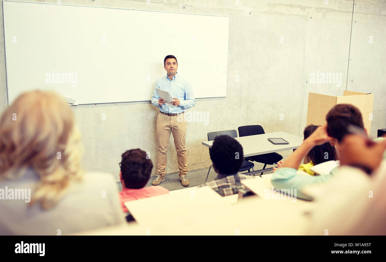American classroom group presentation hi-res stock photography and ...