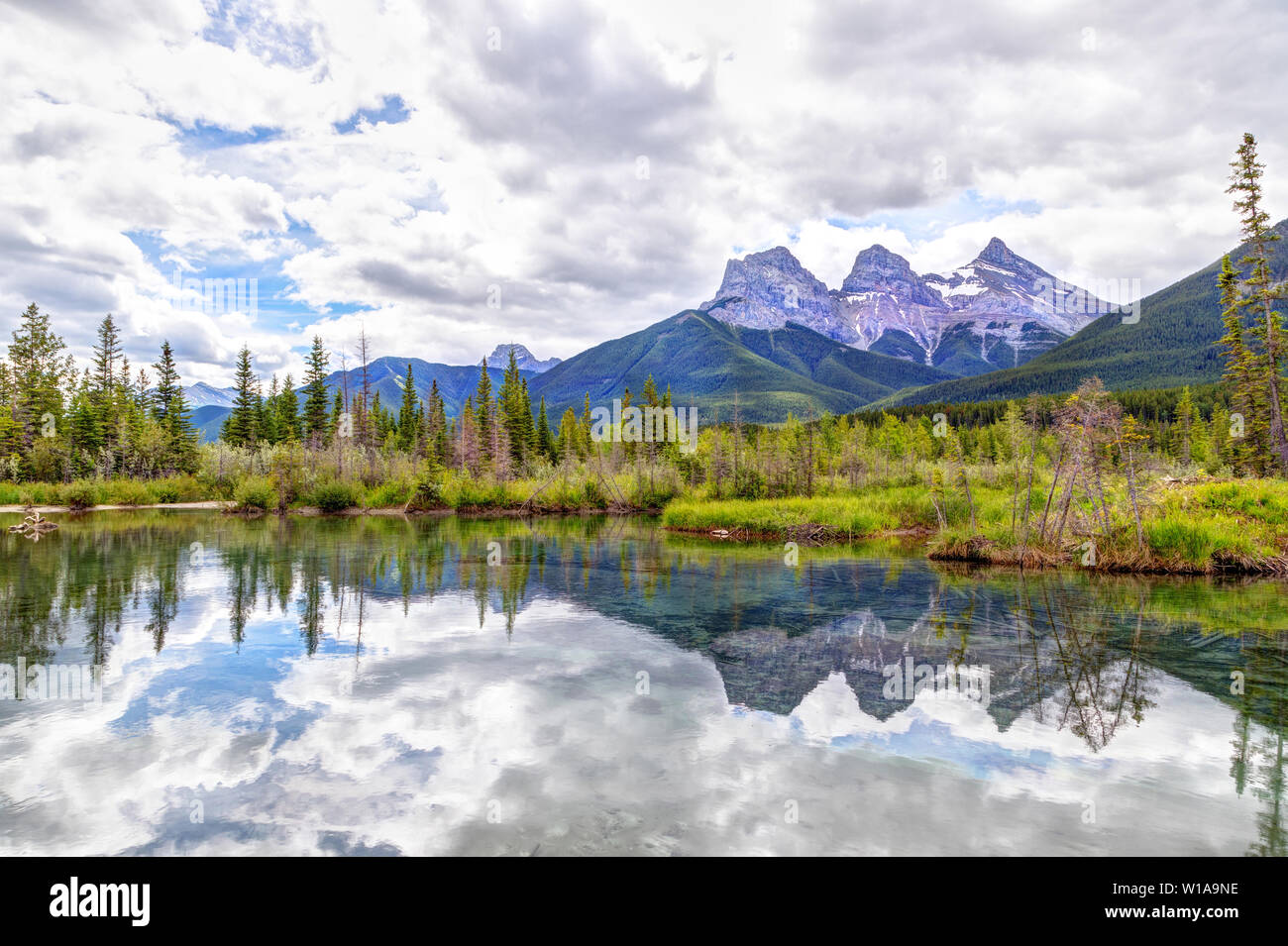 3 sisters mountain hi-res stock photography and images - Alamy