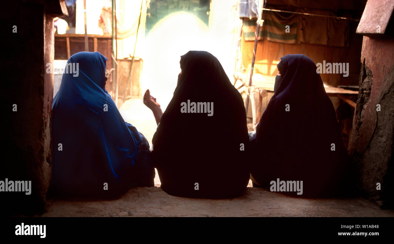 Women Wearing Burkas High Resolution Stock Photography and Images - Alamy